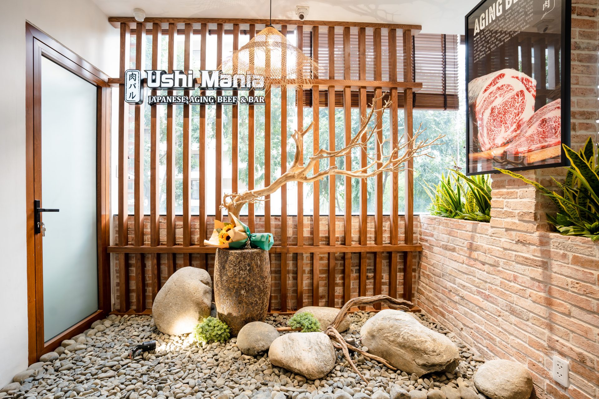 CHÀO USHI MANIA - JAPANESE AGING BEEF & BAR 13 LÝ TỰ TRỌNG - Lotus Group