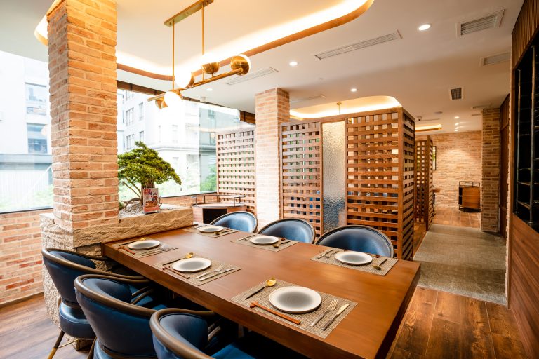 CHÀO USHI MANIA - JAPANESE AGING BEEF & BAR 13 LÝ TỰ TRỌNG - Lotus Group