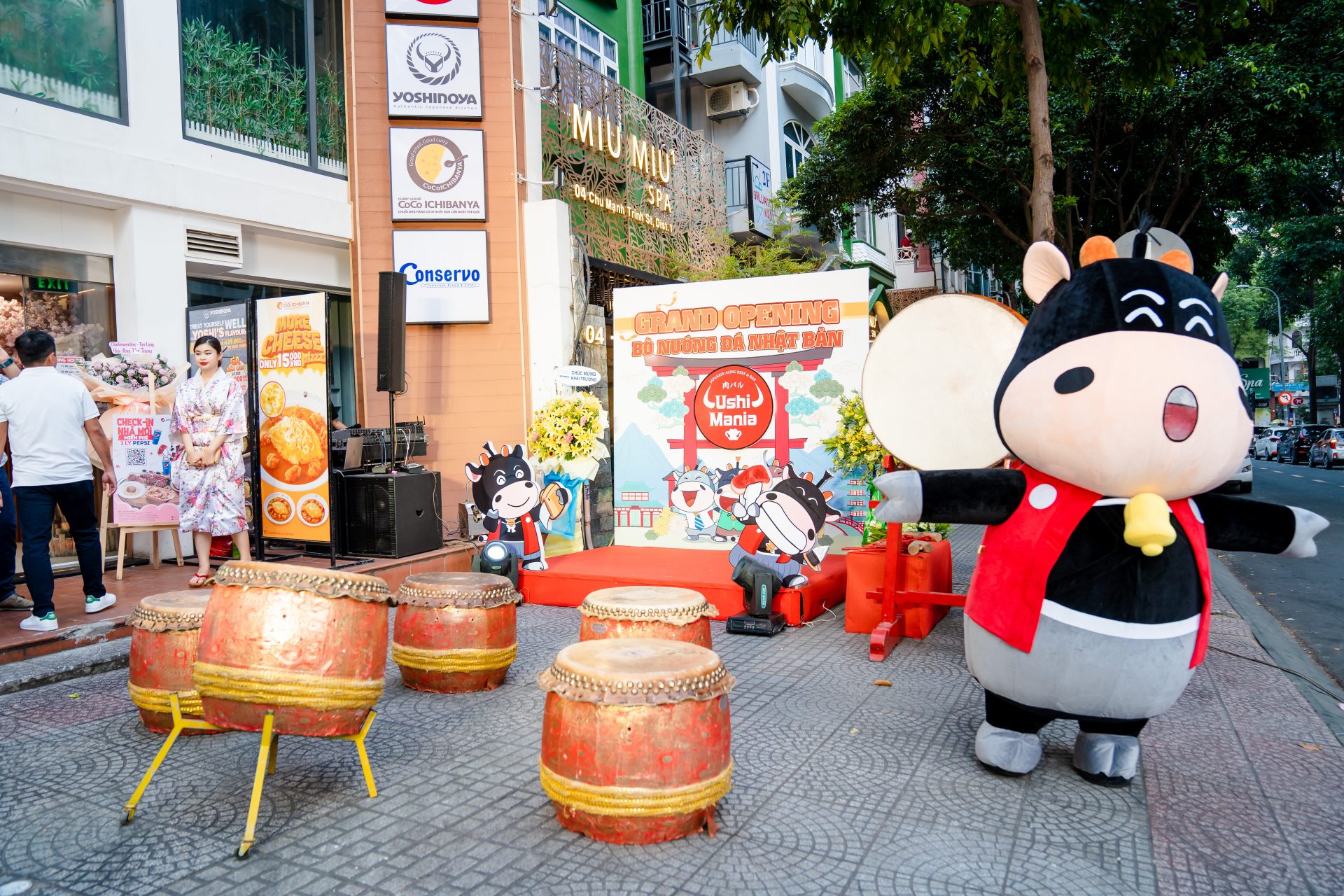CHÀO USHI MANIA - JAPANESE AGING BEEF & BAR 13 LÝ TỰ TRỌNG - Lotus Group